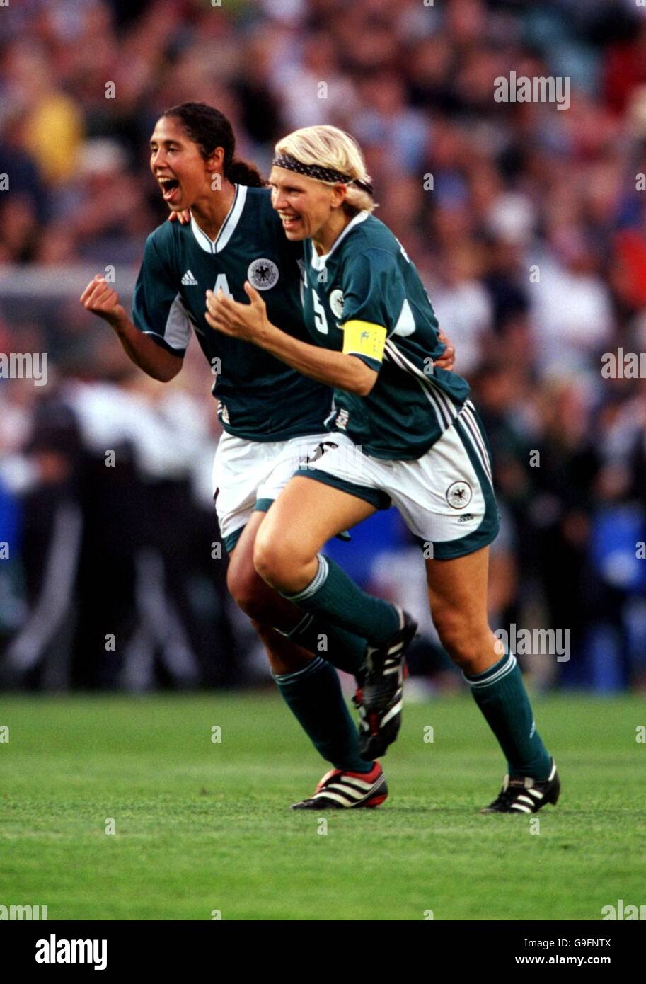 Germany's Doris Fitschen (r) and Steffi Jones (l) celebrate Stock Photo ...