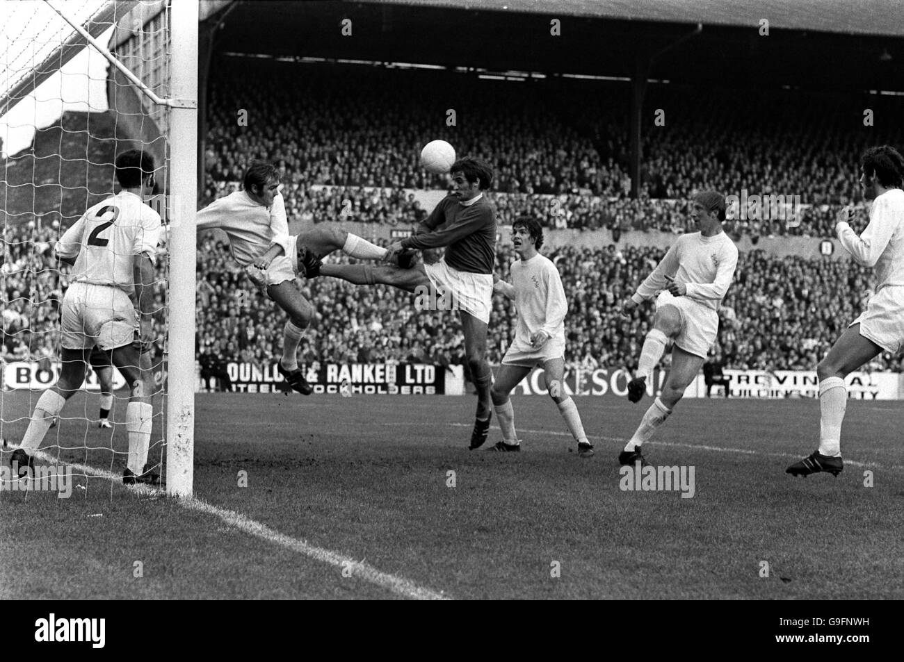 Paul reaney leeds united hi-res stock photography and images - Alamy
