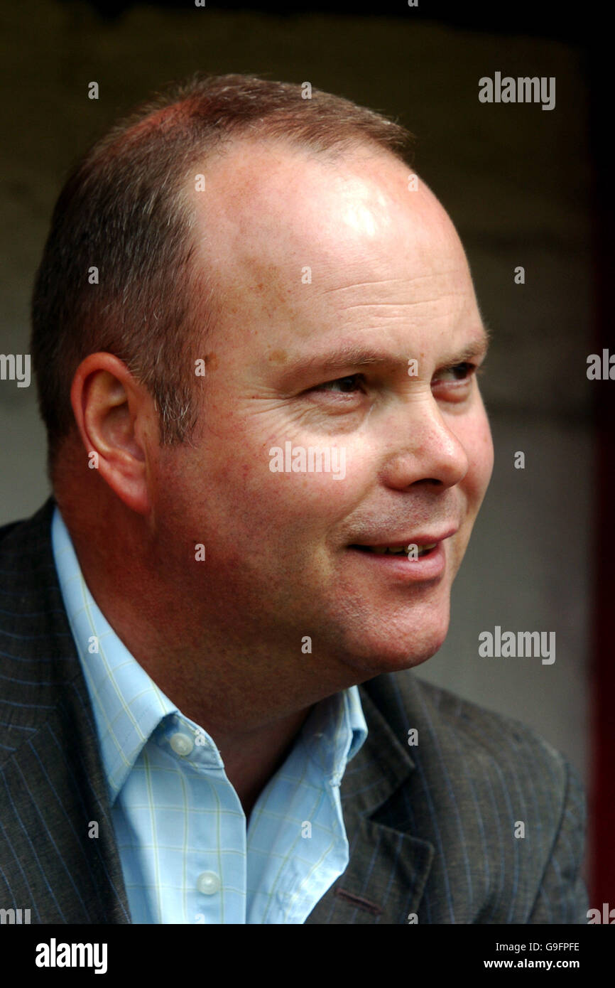 Steve sutherland charlton hi-res stock photography and images - Alamy