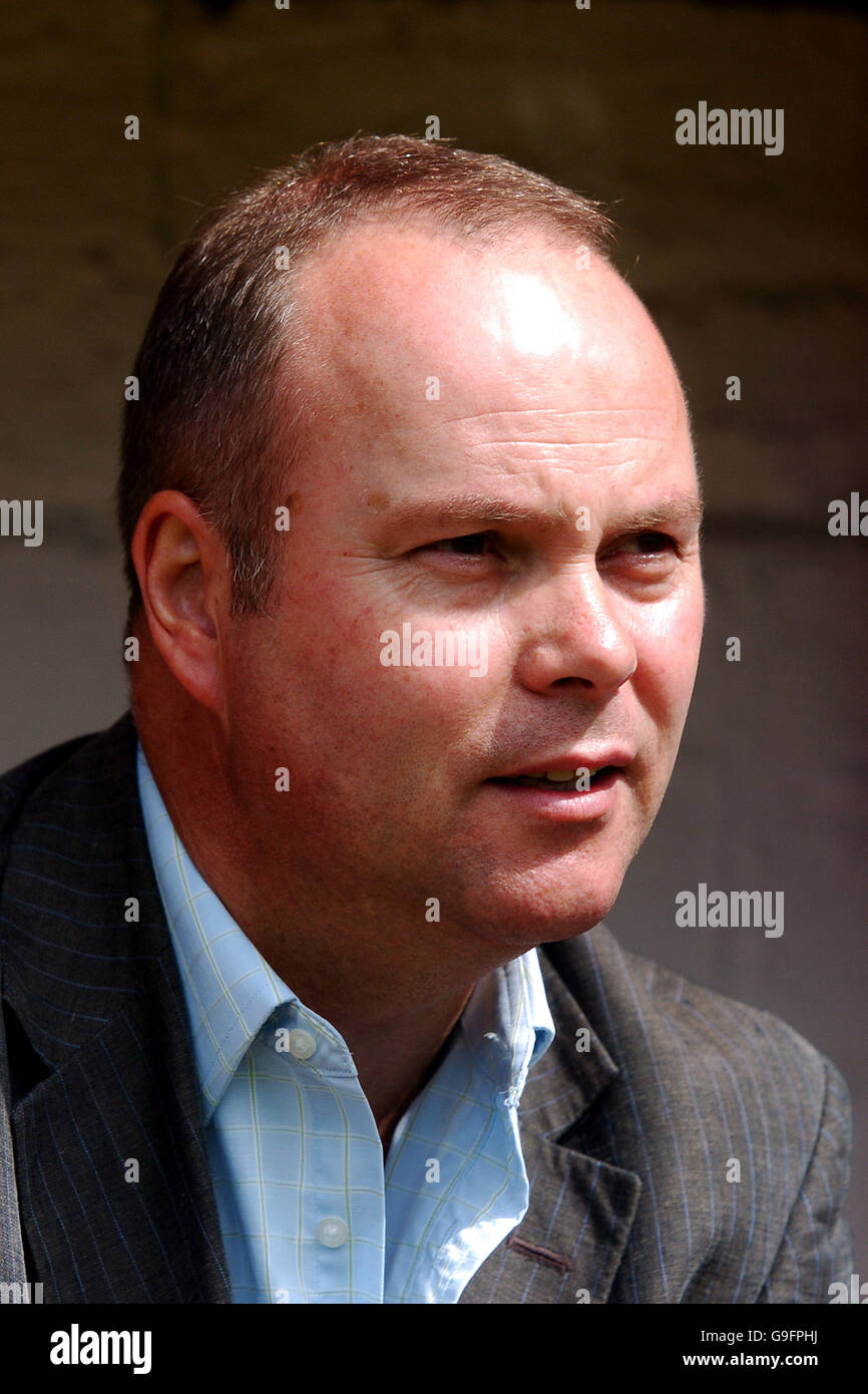 Steve sutherland of charlton athletic hi-res stock photography and ...