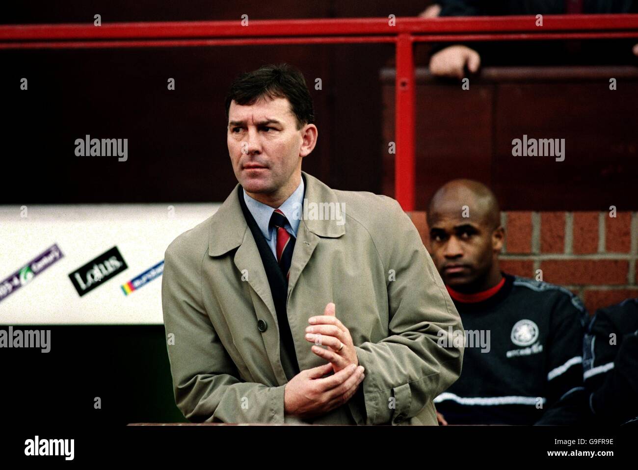 Bryan robson man utd hi-res stock photography and images - Alamy