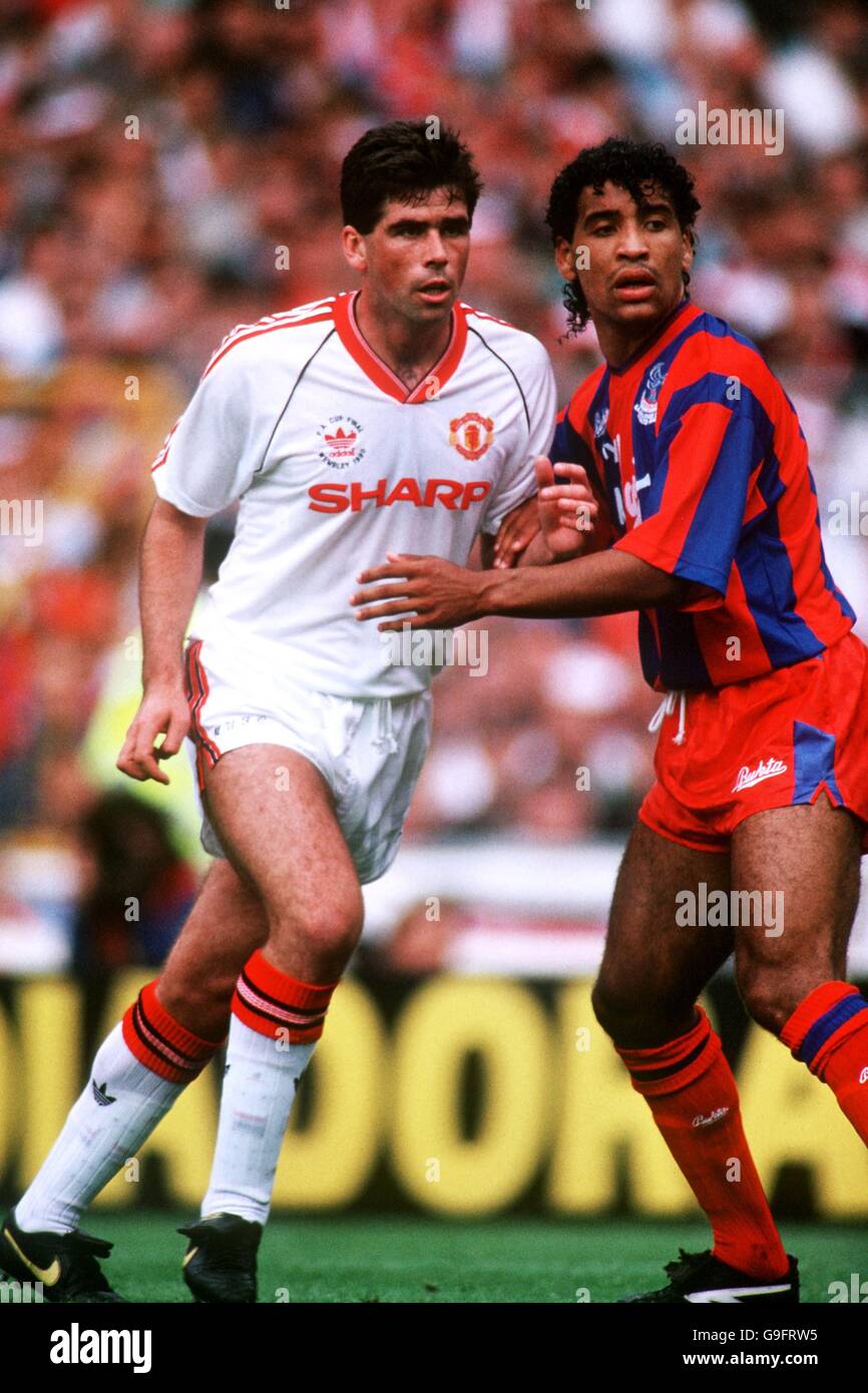 Crystal palace v manchester united fa cup final 1990 hi-res stock ...