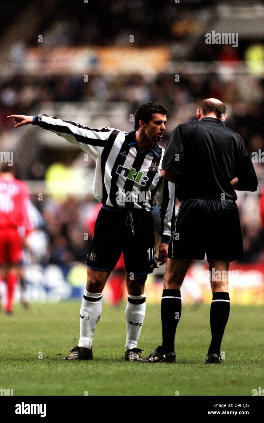 Referee Barry Knight High Resolution Stock Photography and Images - Alamy