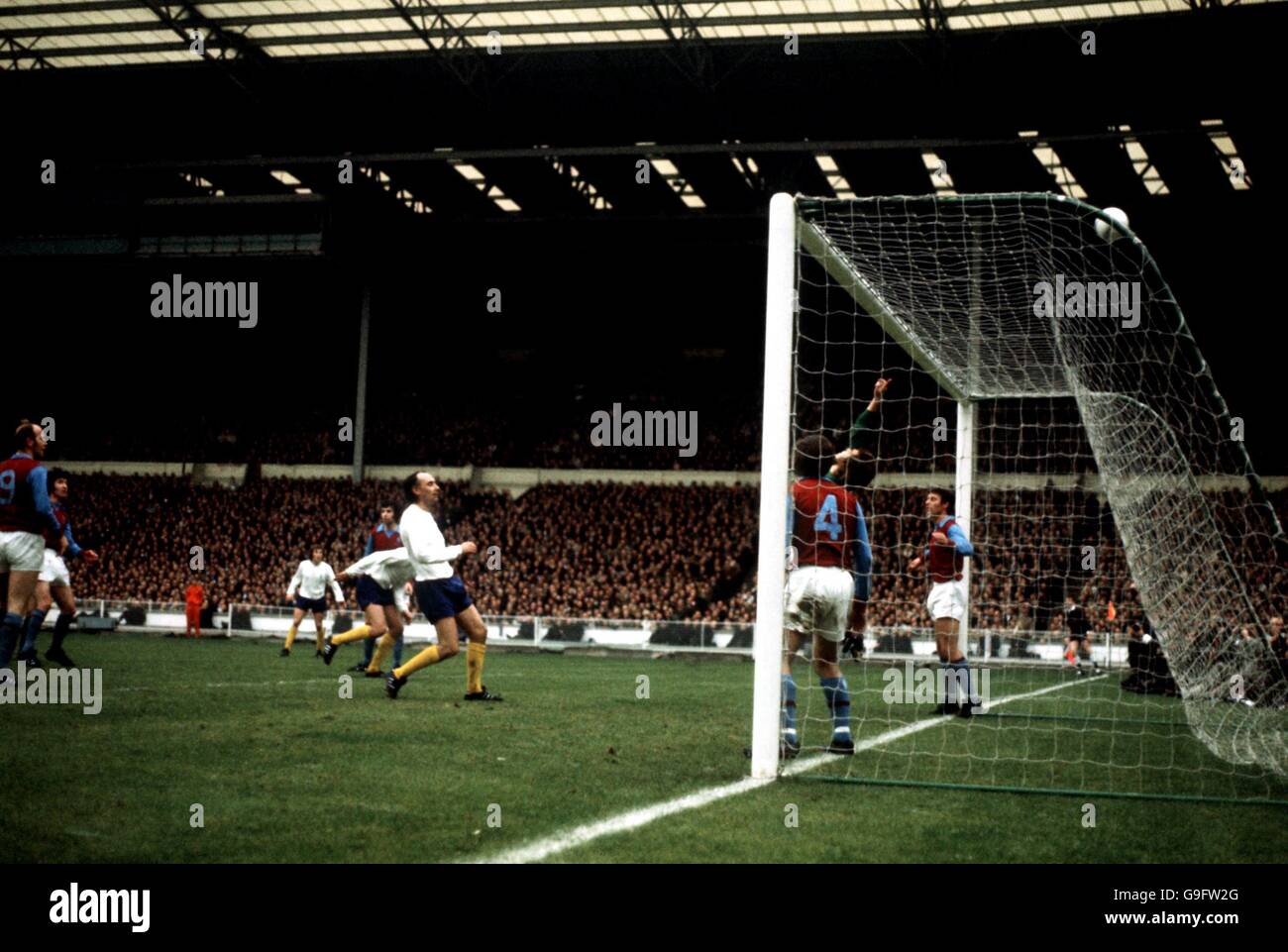 Tottenham football 1971 hi-res stock photography and images - Alamy