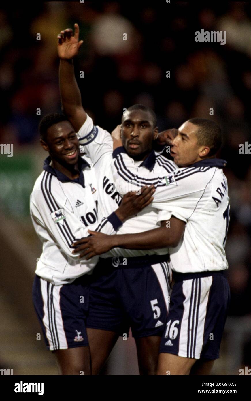 Tottenham Hotspur's Sol Campbell (c) celebrates scoring the second goal ...