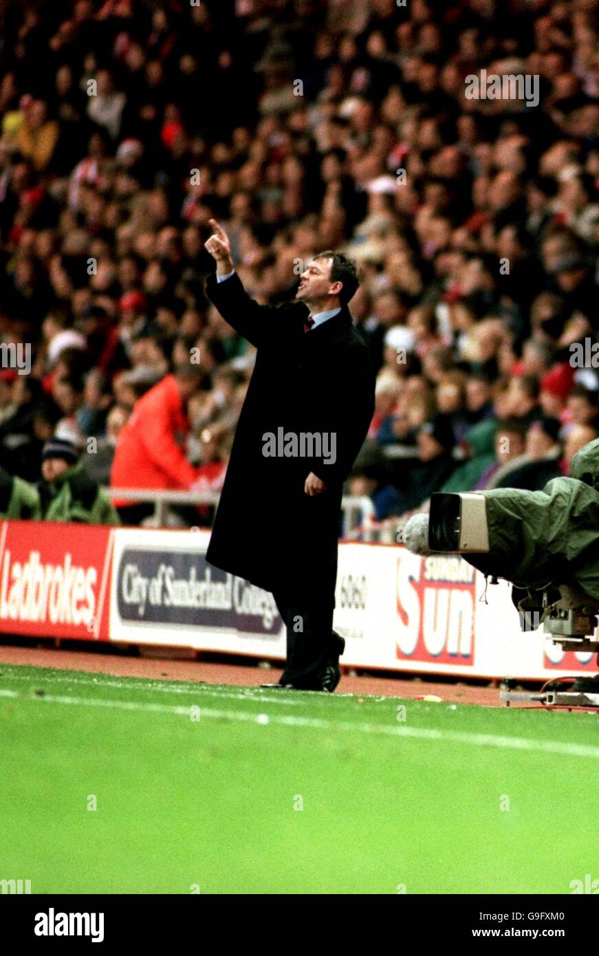 Middlesbrough manager Bryan Robson shouts his orders to the players ...