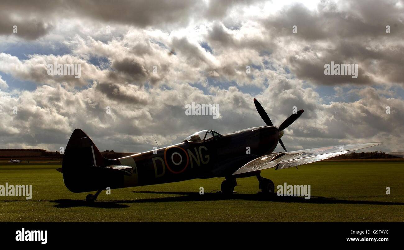 Spitfire show at duxford hi-res stock photography and images - Alamy