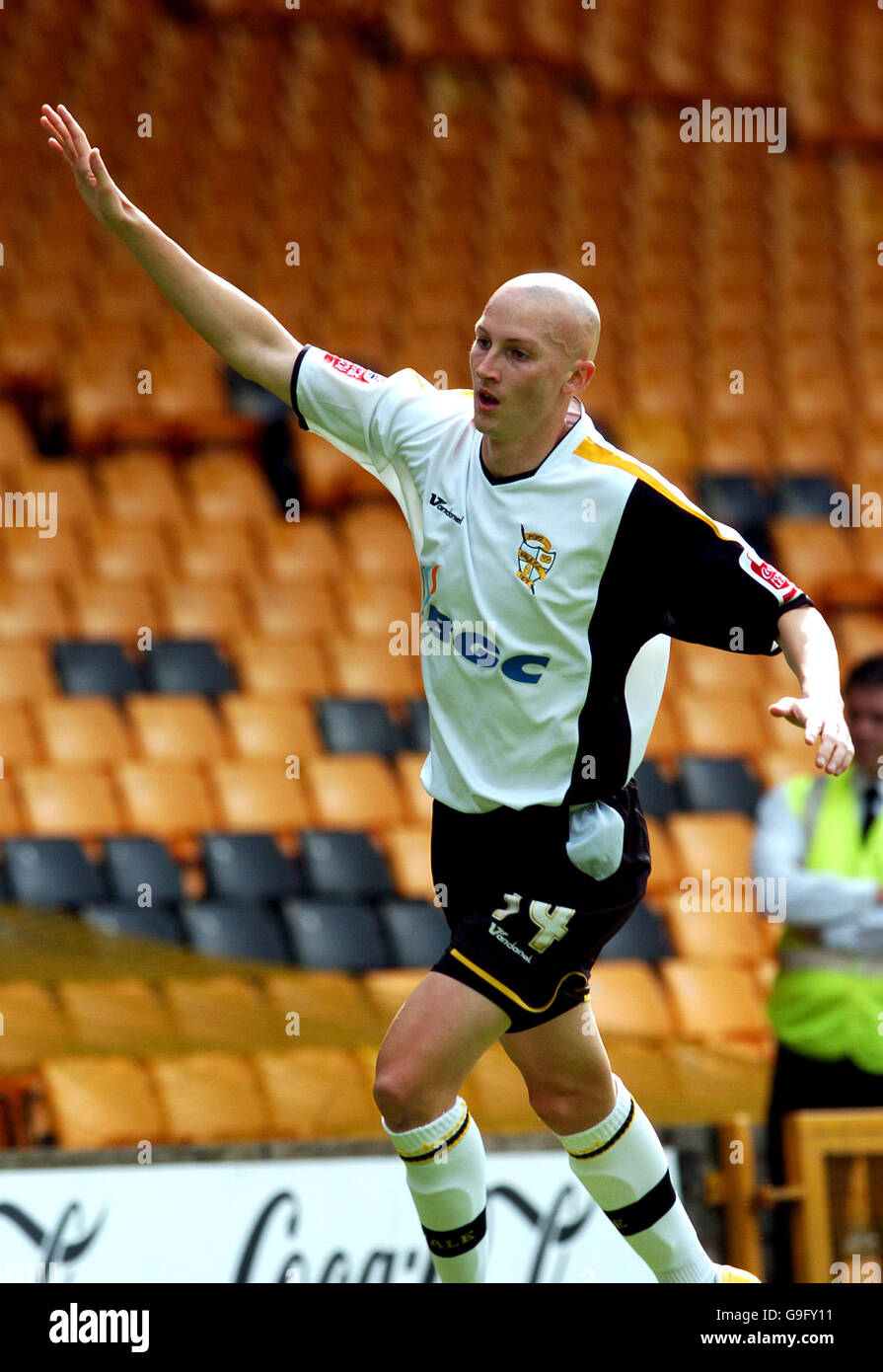 Football half length cele hli hi-res stock photography and images - Alamy