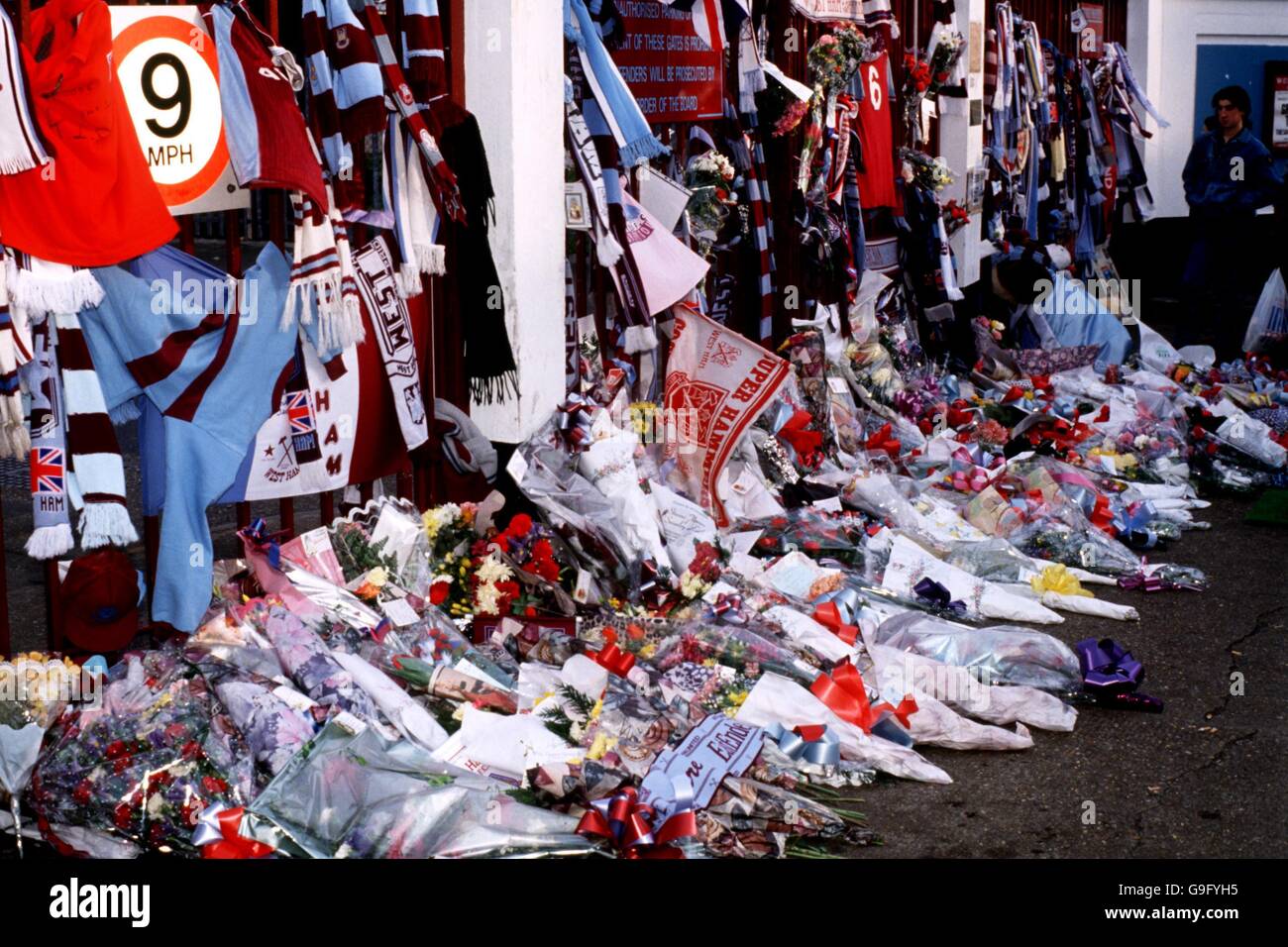 Soccer - Tributes To Bobby Moore Stock Photo - Alamy