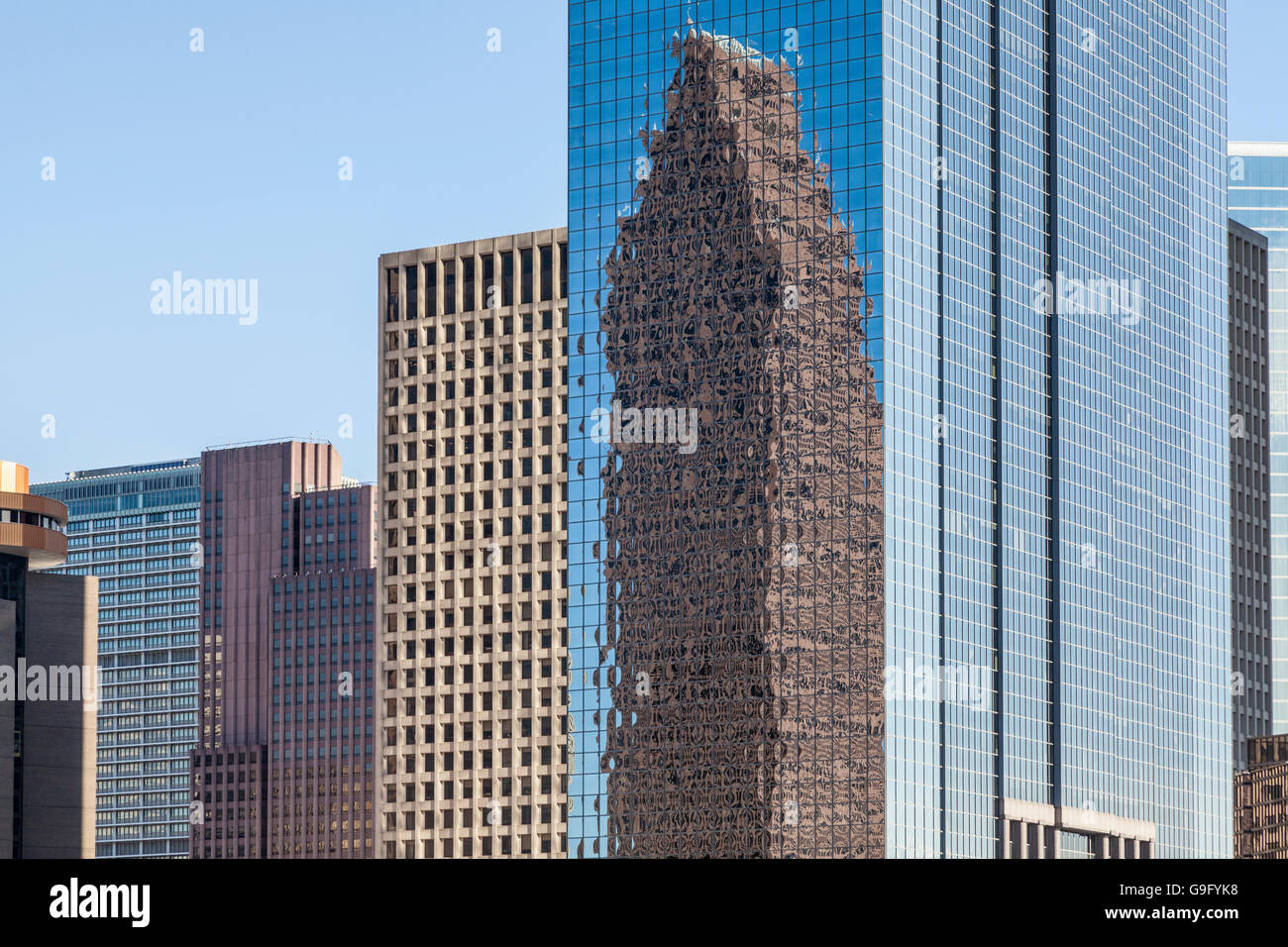 Heritage Plaza building in downtown Houston, with reflection of Bank of ...