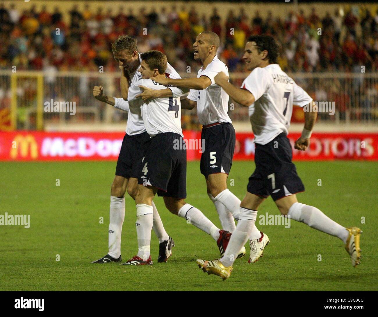 England's Peter Crouch celebrates scoring against Macedonia with team ...