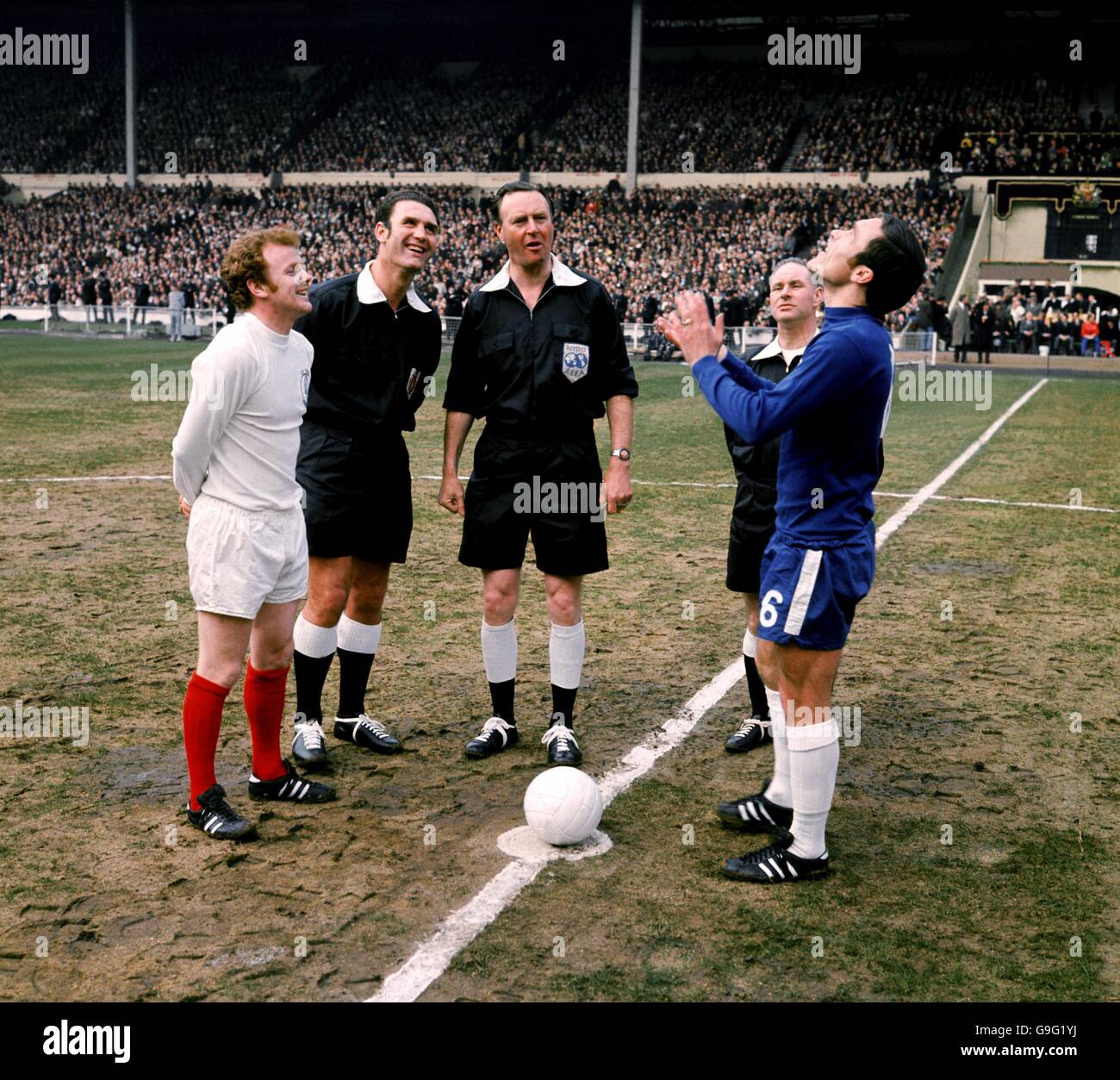 Leeds United captain Billy Bremner (l) and referee Eric Jennings (c ...