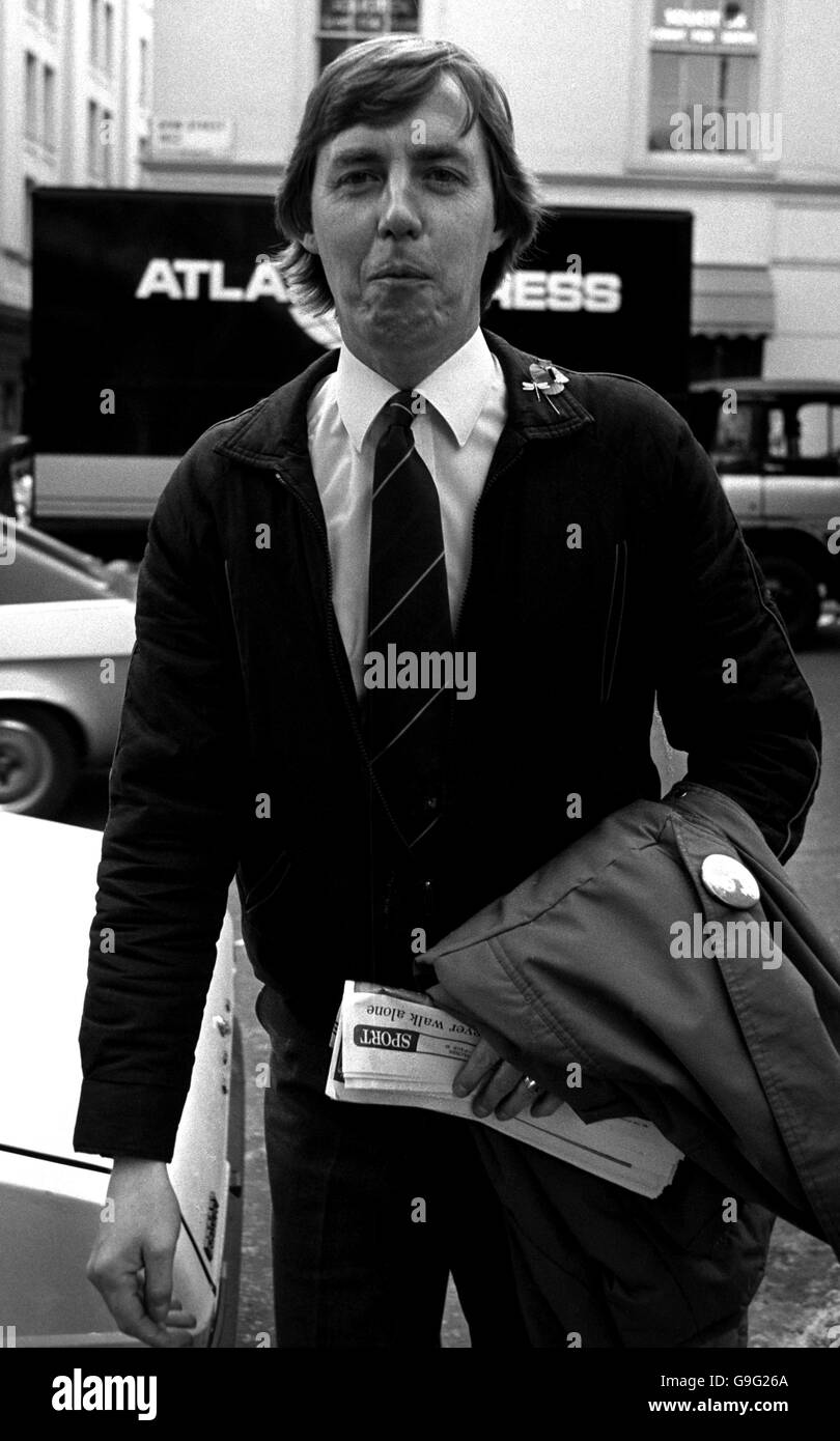 Simon dee hi-res stock photography and images - Alamy