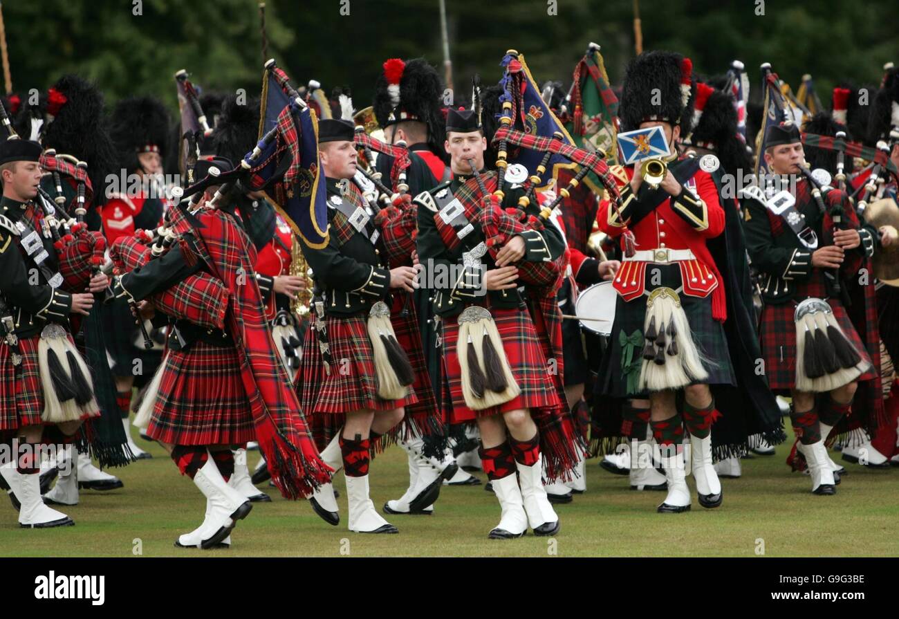 The Band And Pipes Of The Royal Regiment Of Scotland High Resolution ...