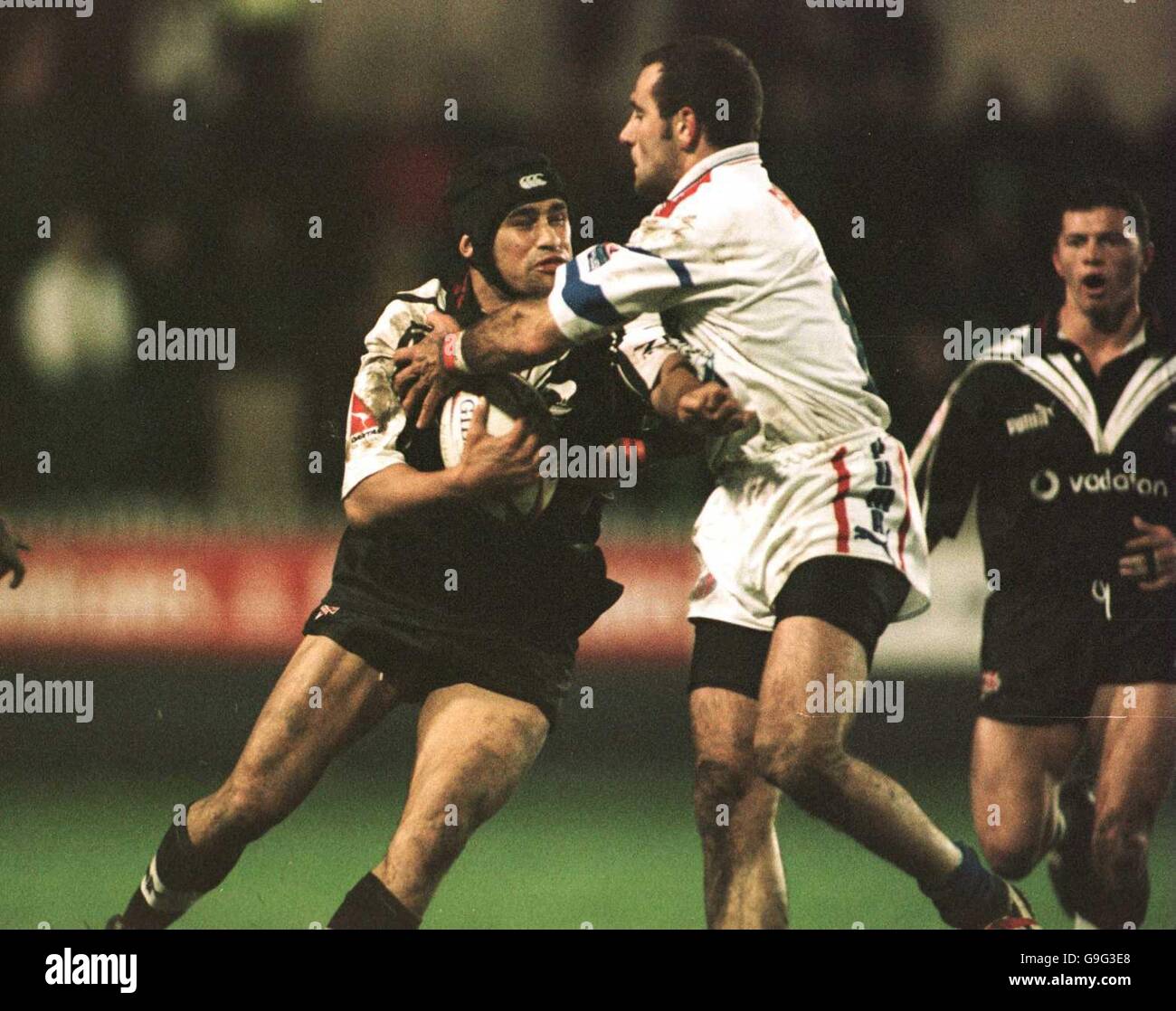 New Zealand's Matt Rua (l) is tackled by France's Gael Tallec (r Stock ...