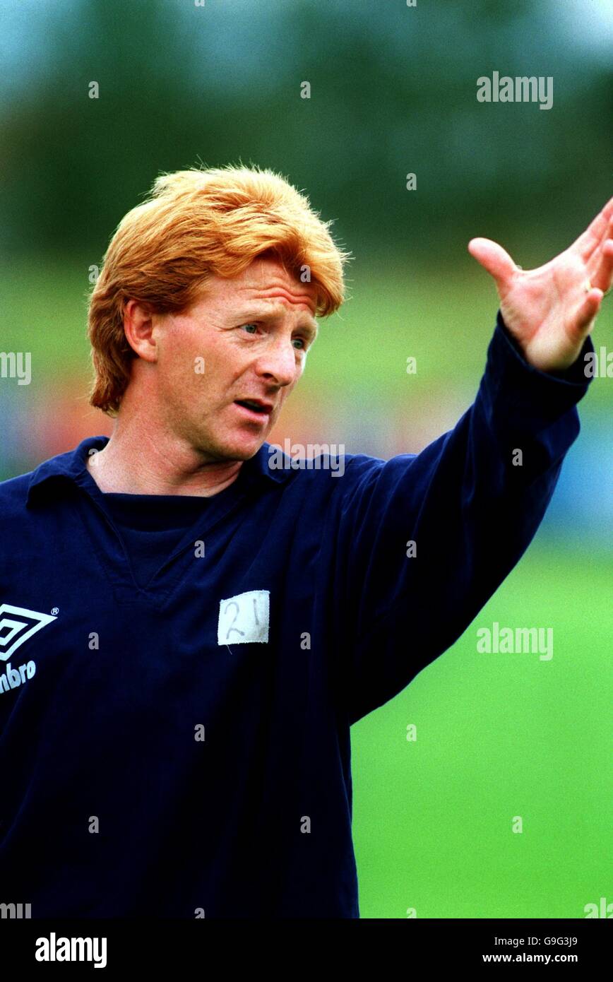 Leeds gordon strachan hi-res stock photography and images - Alamy