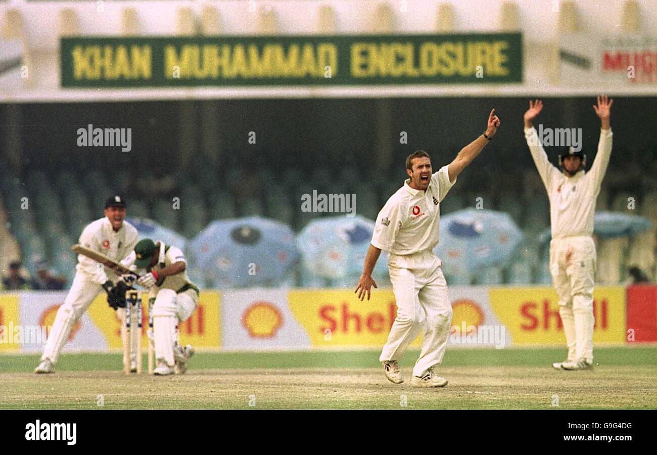 Cricket - First Test - Pakistan v England - Fourth Day Stock Photo - Alamy
