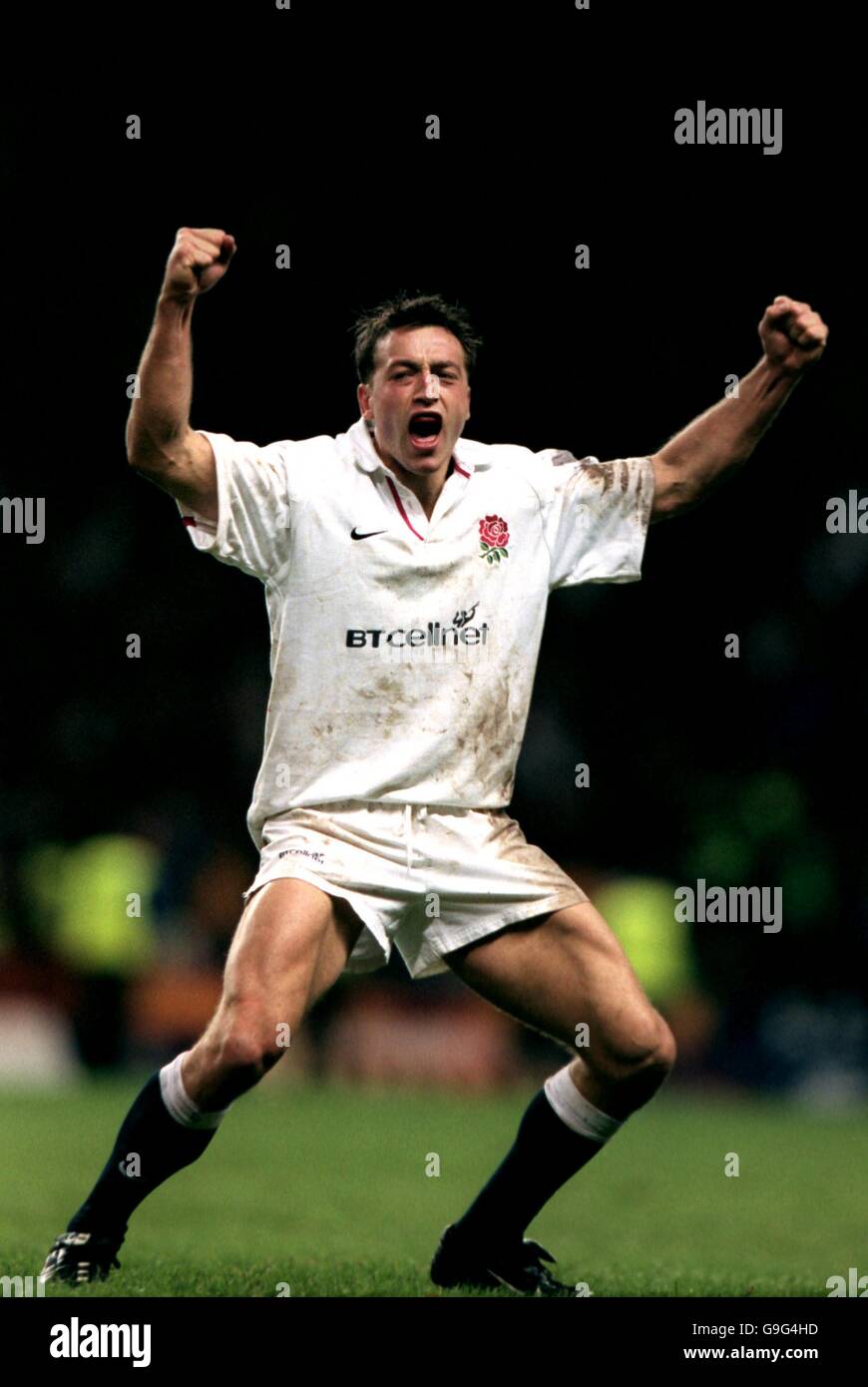 England's Dan Luger celebrates scoring the winning try in the last ...