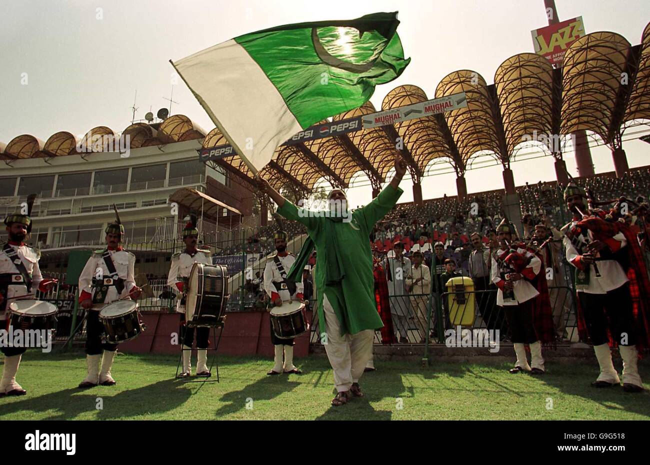 Pipe band pakistan hi-res stock photography and images - Alamy