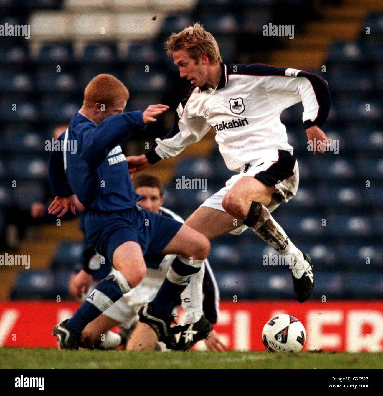 Radcliffe Borough's Scott Wilson (l) and York City's Graham Potter ...