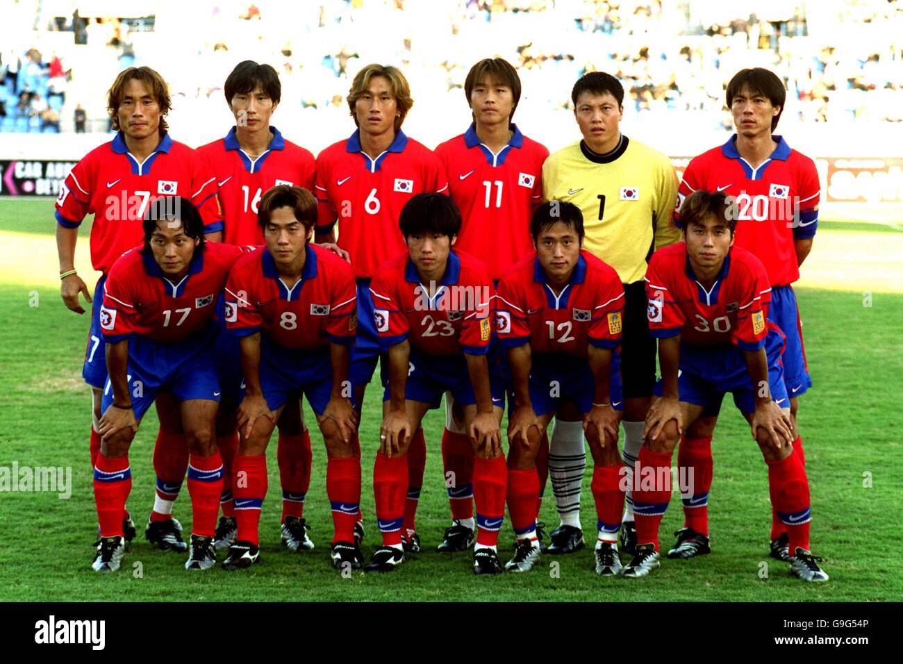 Soccer - Asian Cup 2000 - Semi Final - Korea v Saudi Arabia. Korea team ...