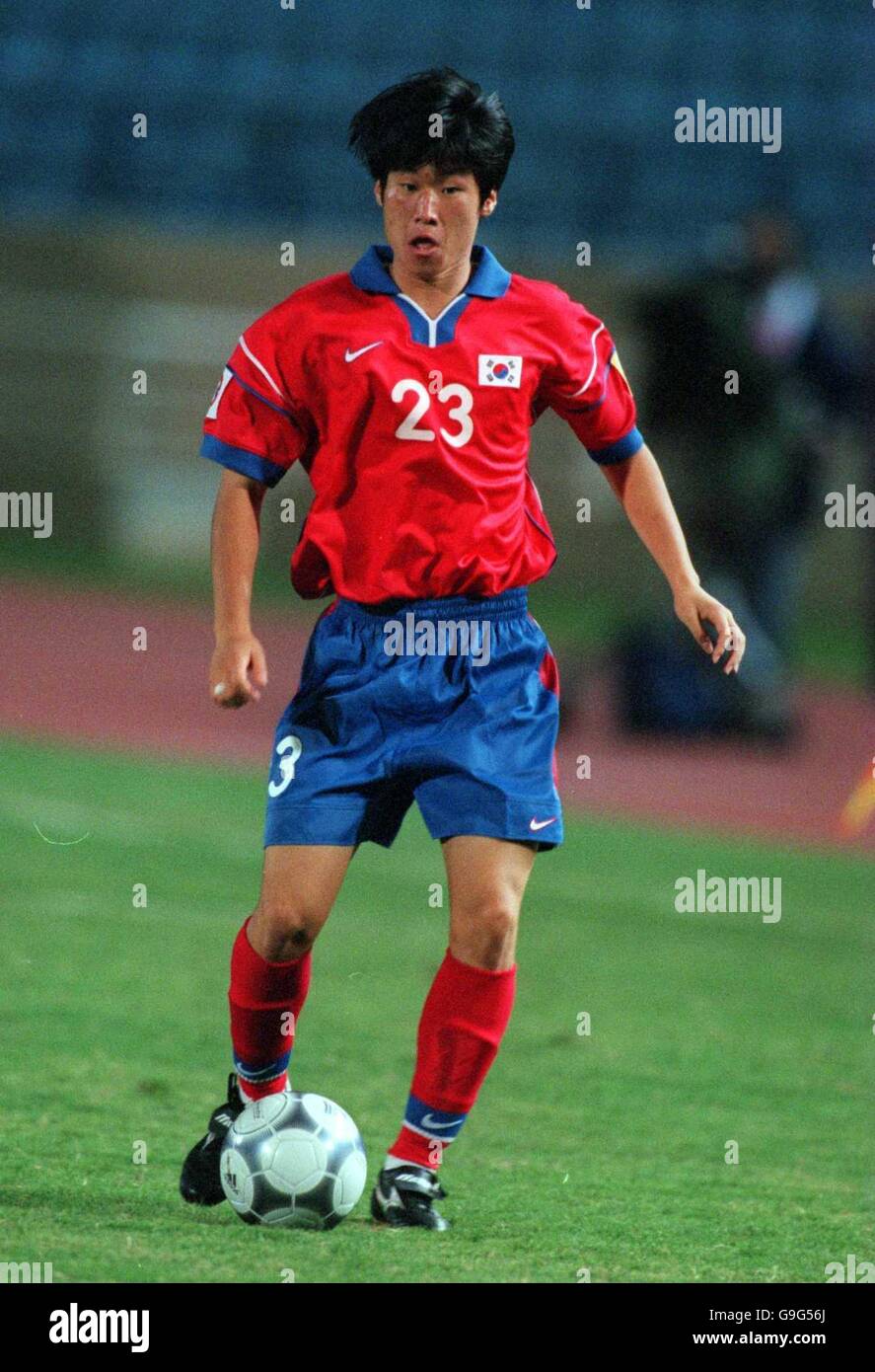 Soccer - Asian Cup 2000 - Group B - Korea v Indonesia. Park Ji-Sung ...