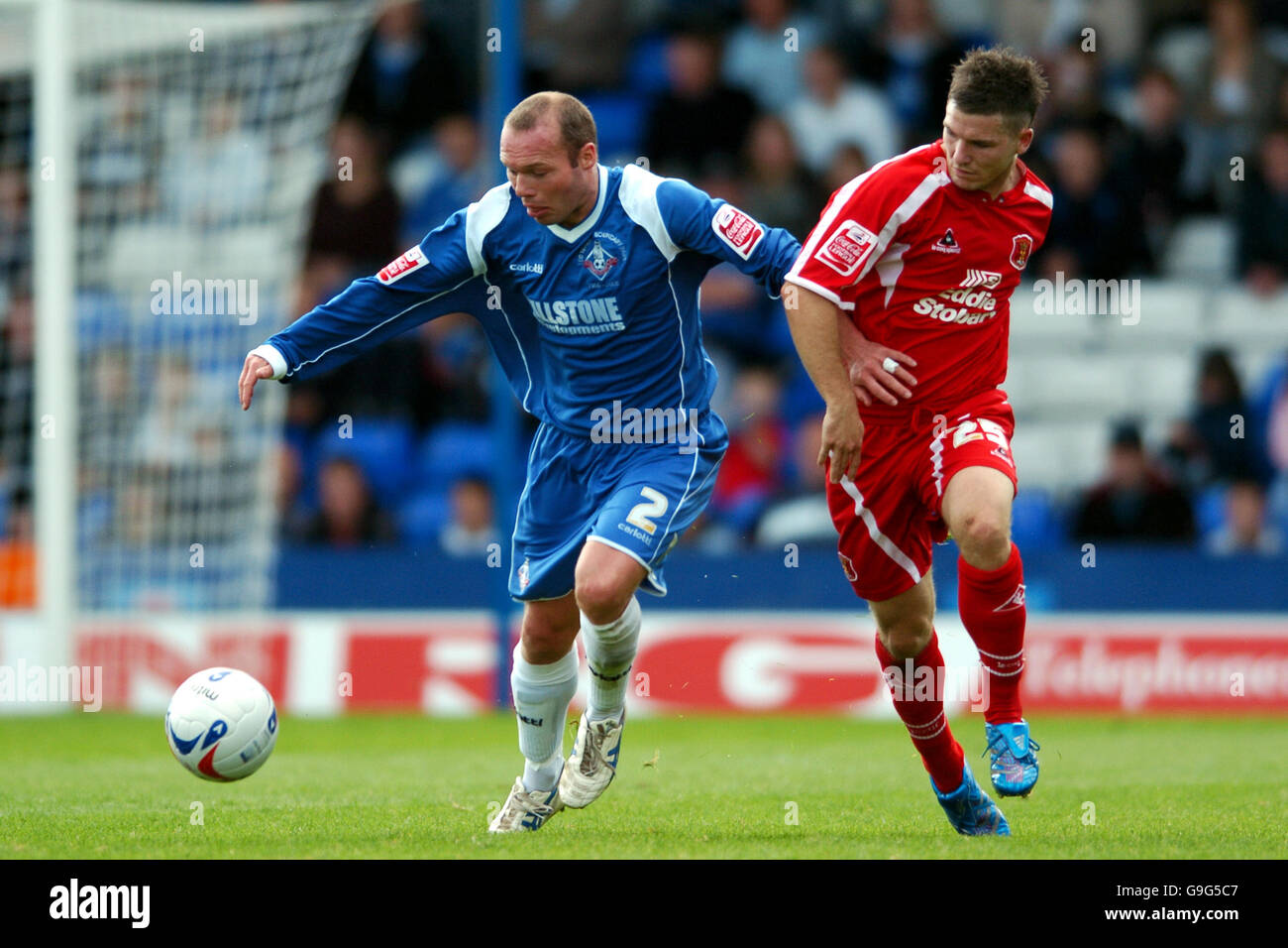 Olham Athletic's Simon Charlton and Carlisle United's Kevin Gall Stock ...