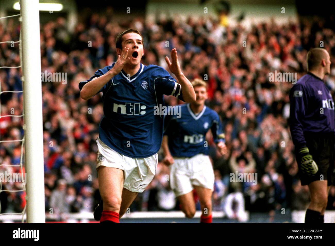 Rangers barry ferguson celebrates scoring the first goal hi-res stock ...