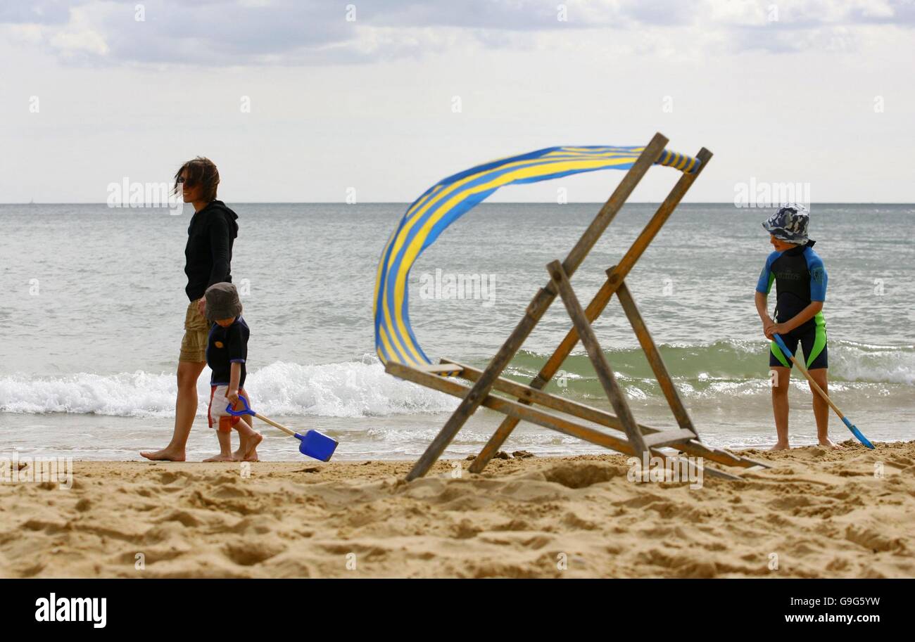 Tracy Green and her sons Max, 6, and Jacob Green, 3, from Leicester ...