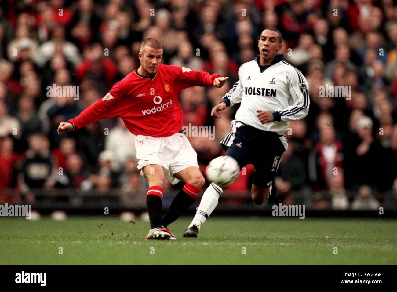 Manchester United's David Beckham (l) gets in a cross as Tottenham ...
