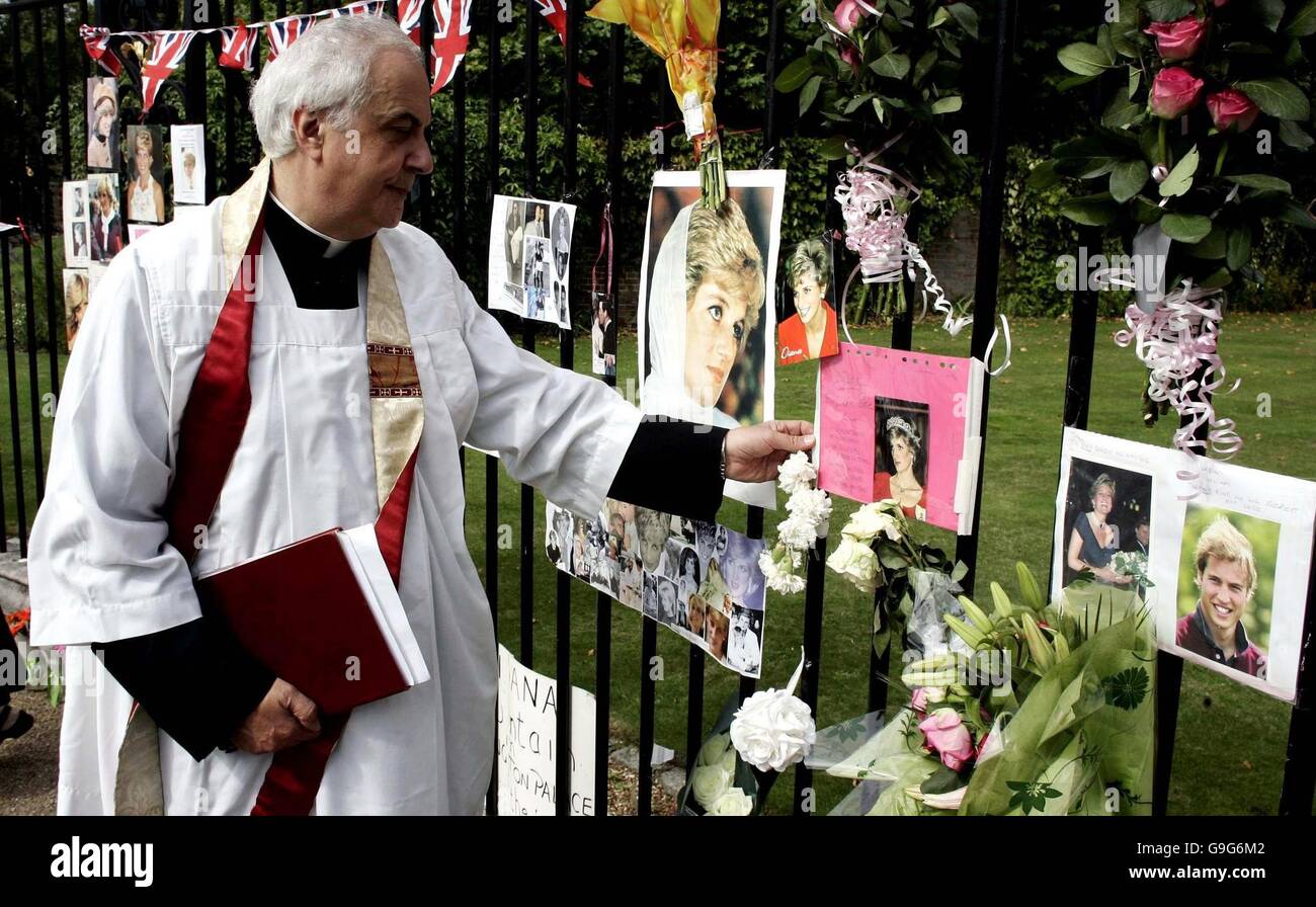 Father frank gelli hi-res stock photography and images - Alamy