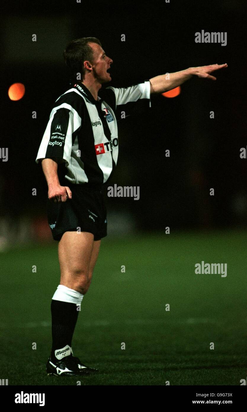 Referee russell smith hi-res stock photography and images - Alamy