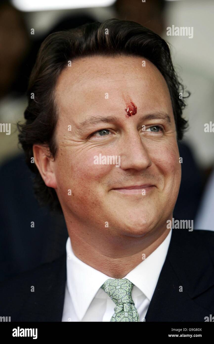 David Cameron wears a bindi on his forehead as he watches the official ...