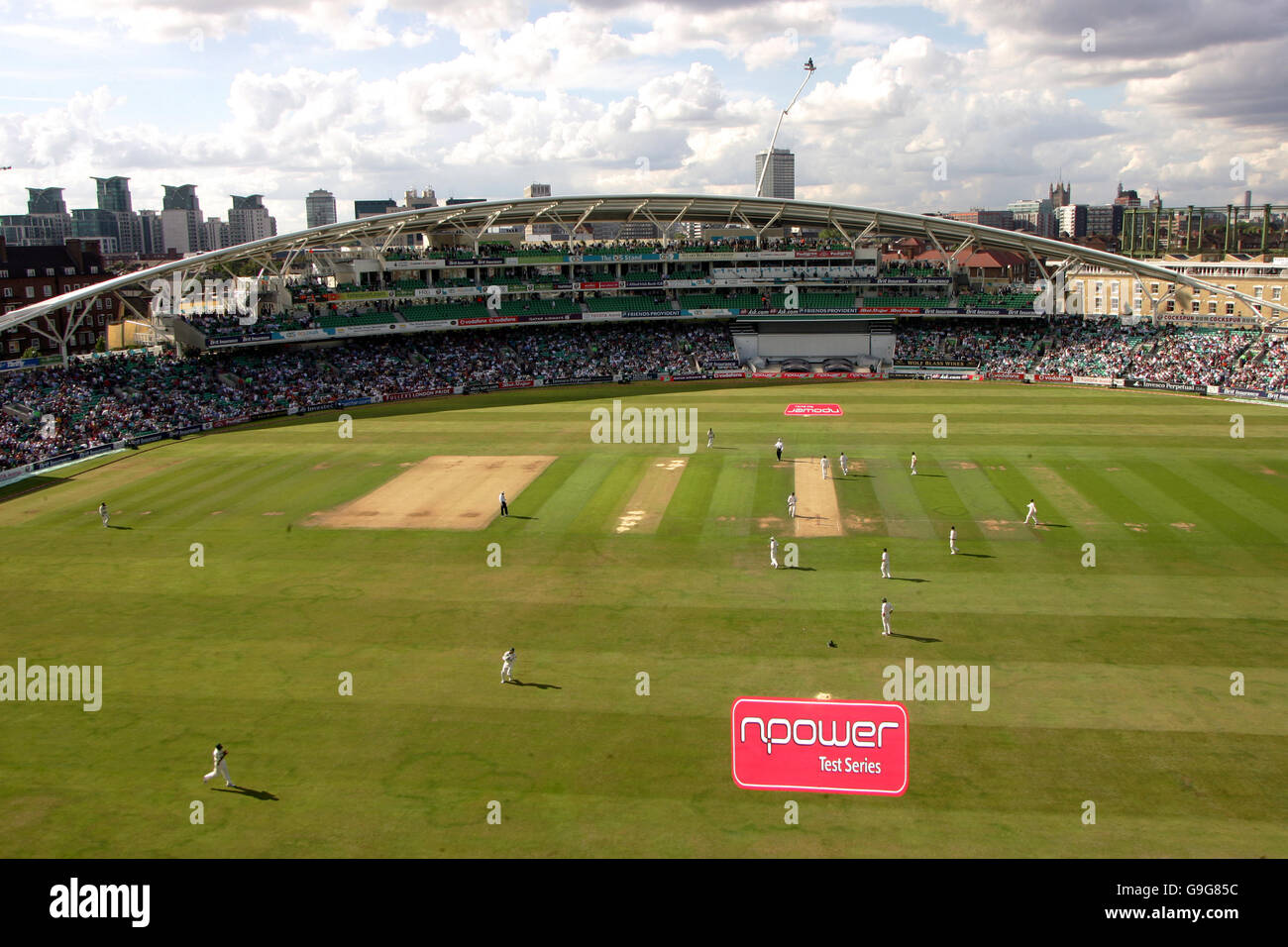 Oval brit general view hi-res stock photography and images - Alamy