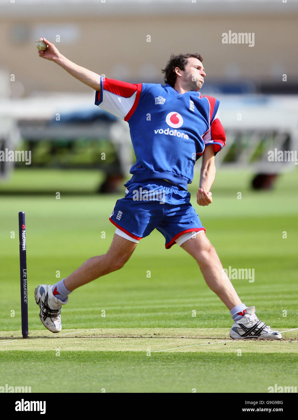 Cricket graham onions hi-res stock photography and images - Alamy