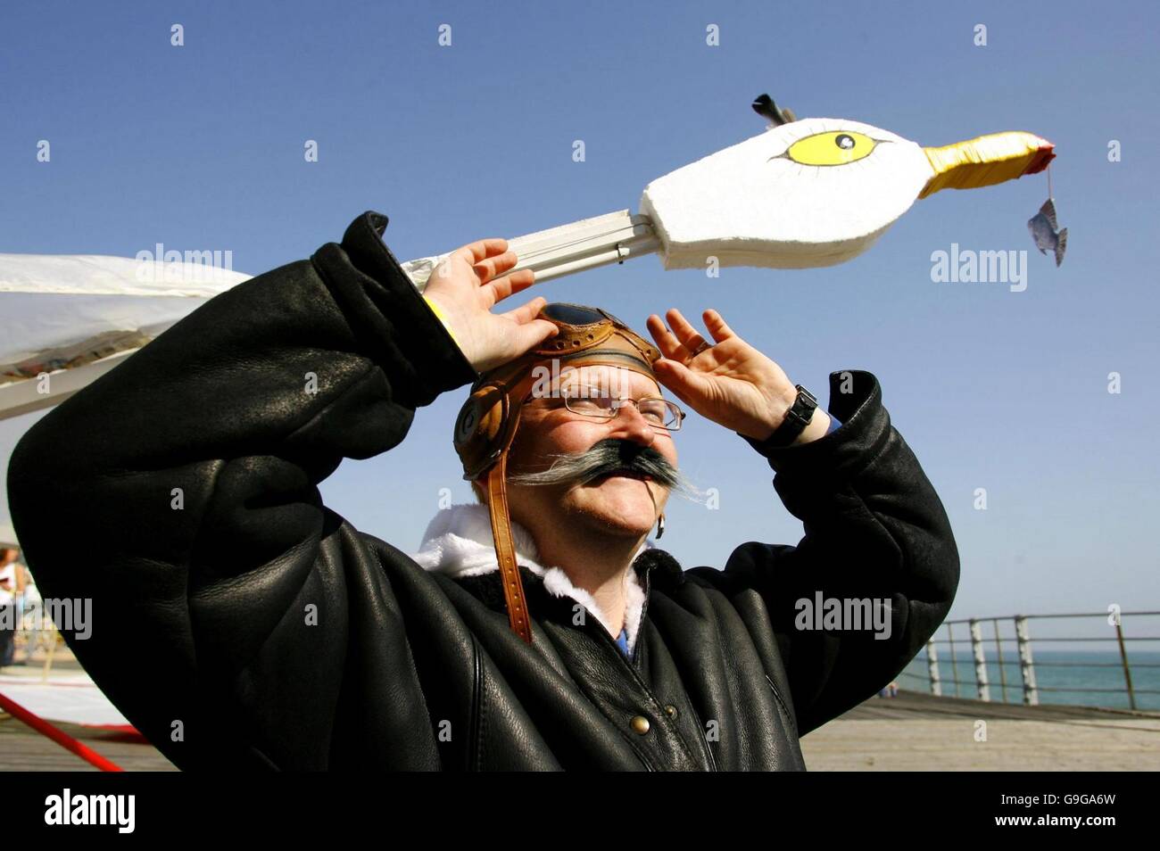 Royal navy petty officer hi-res stock photography and images - Alamy
