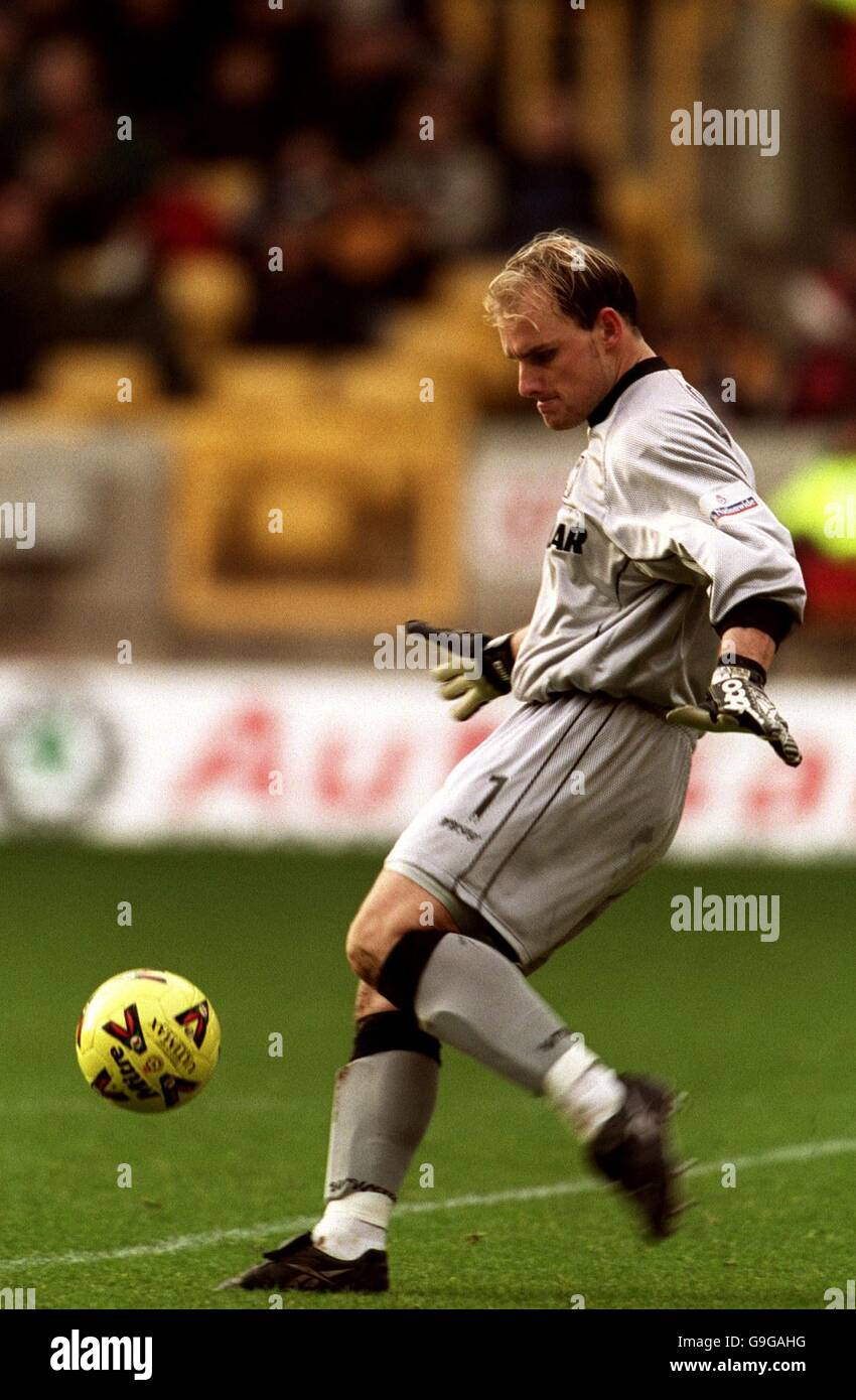 Michael oakes wolverhampton wanderers hi-res stock photography and ...