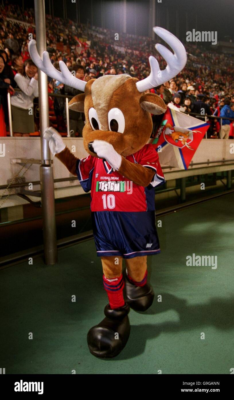 Deer mascot hi-res stock photography and images - Alamy