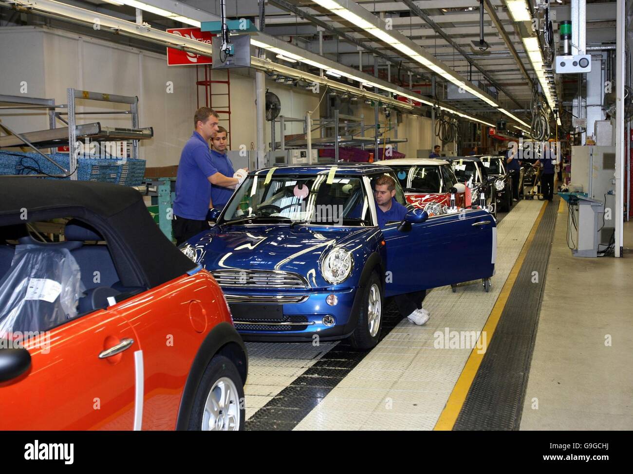 The production line for the new mini at the BMW plant in Cowley, Oxford ...