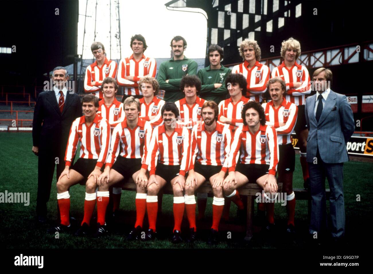 Sunderland team group: (back row, l-r) Jack Ashurst, Robert Lee, Barry ...