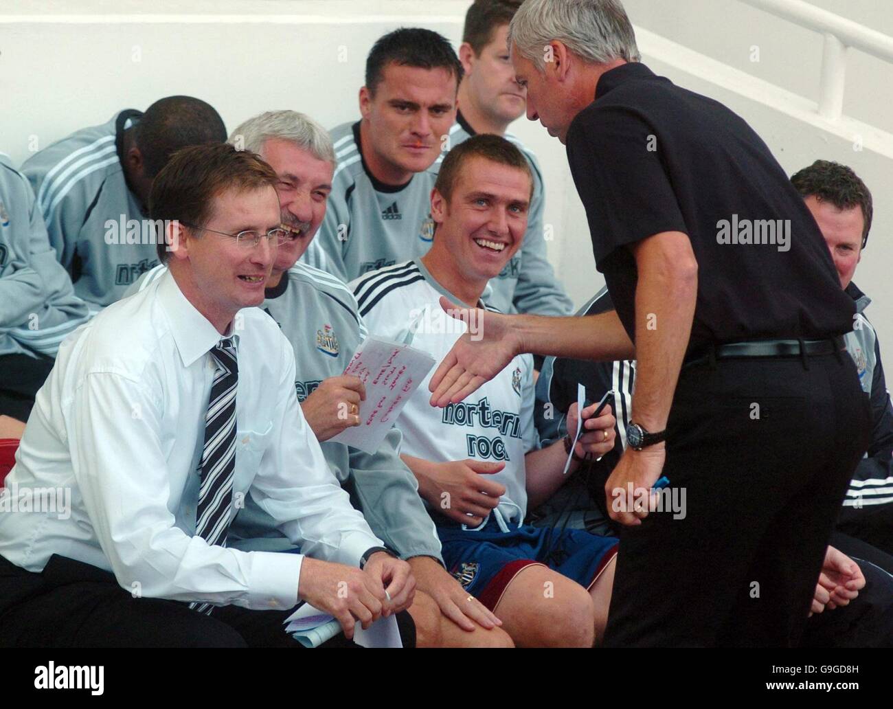 West Ham United's manager Alan Pardew offers a handshake to Newcastle ...