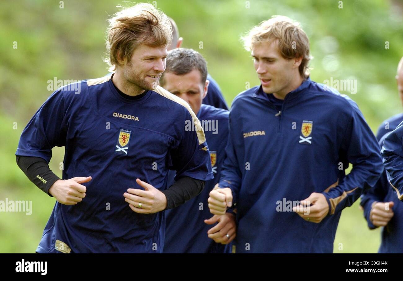 Scotland's Steven Pressley and Russell Anderson (right) during a ...