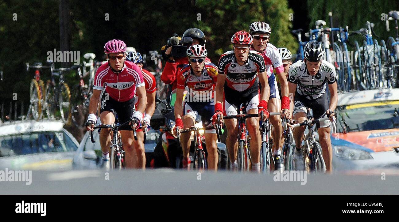 Frederick Willems of the Chocolade Jaques Topsport team (centre left ...