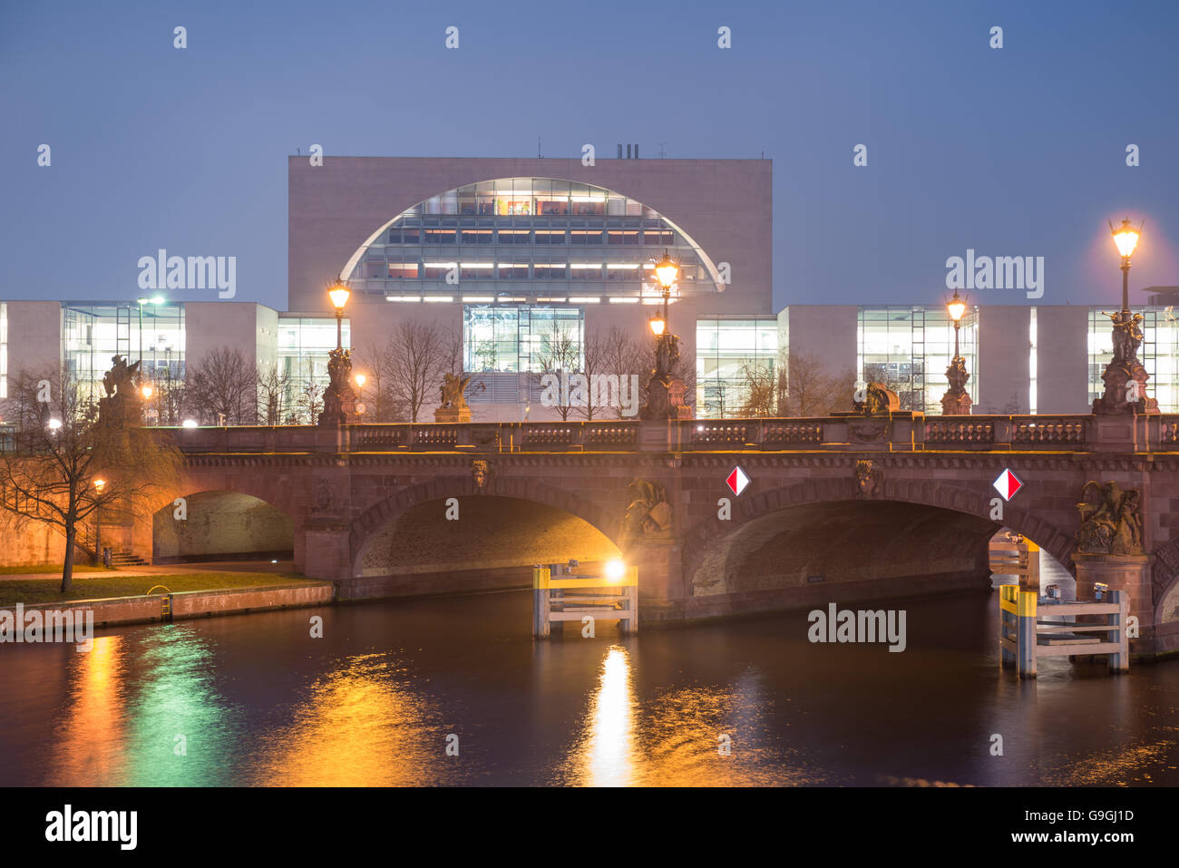 View of the Kanzleramt in Berlin, in Front the Moltke bridge Stock ...
