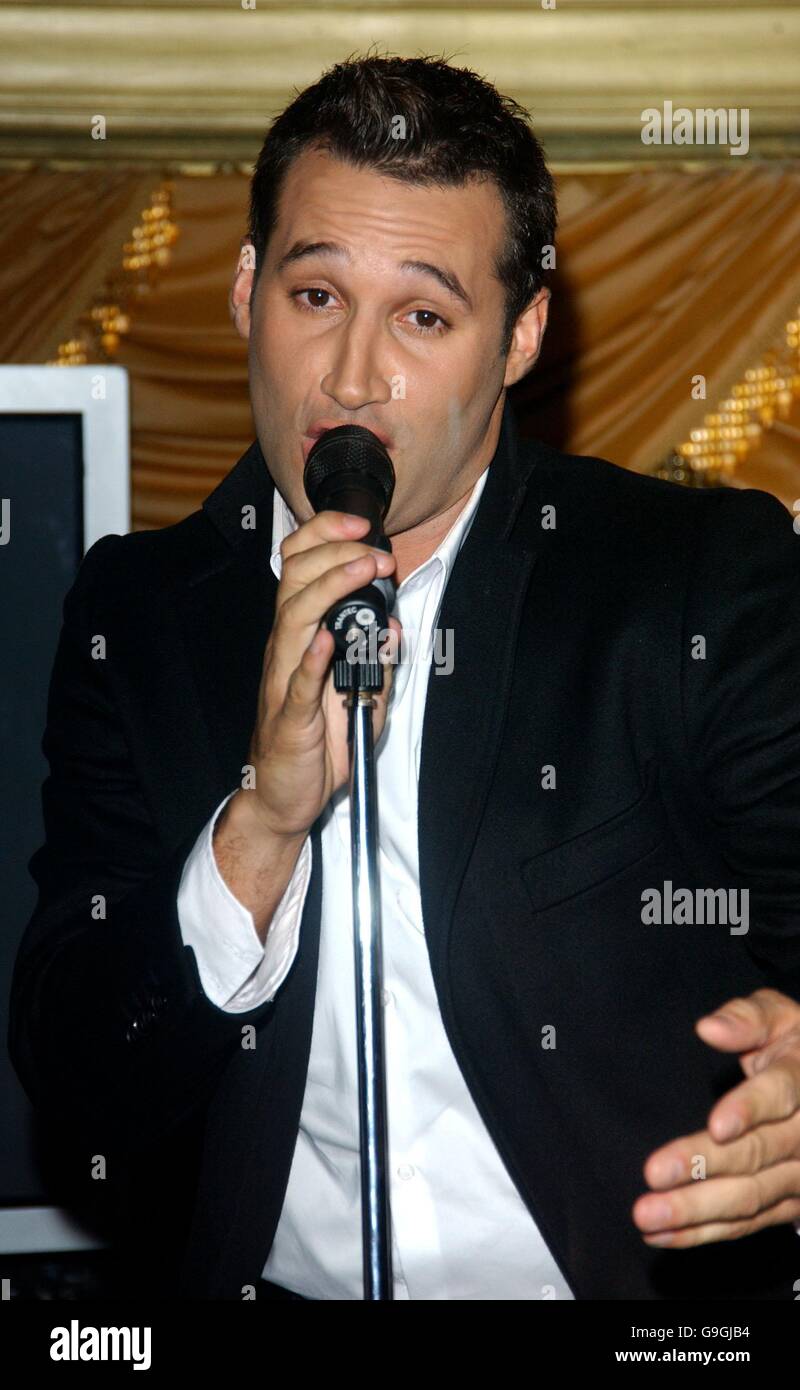 Totally boyband hi-res stock photography and images - Alamy