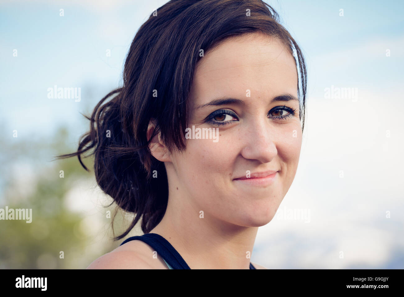 Beautiful young brunette smiling cute hi-res stock photography and ...