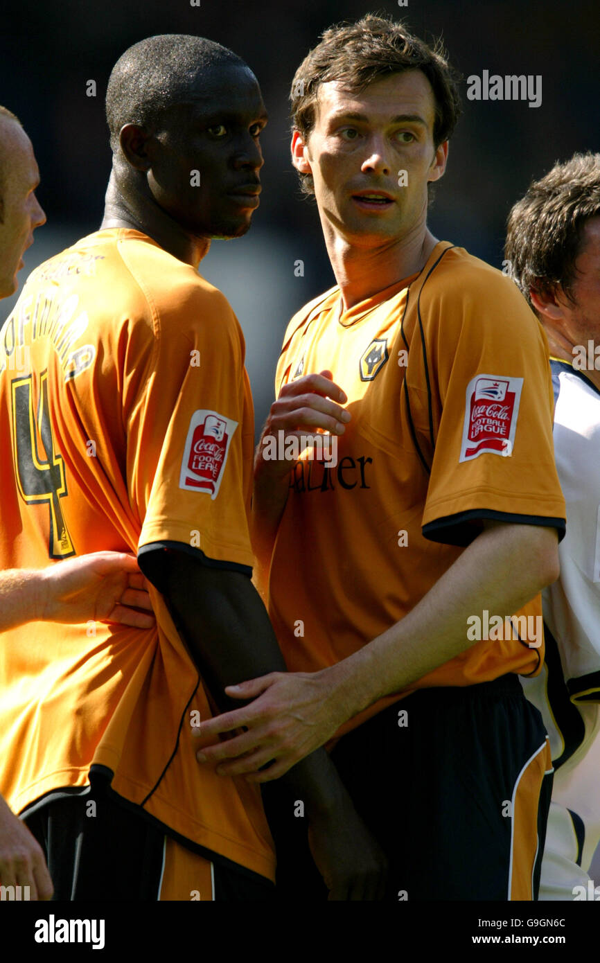 Wolverhampton Wanderer's Seyi Olofinjana and Gary Breen Stock Photo - Alamy