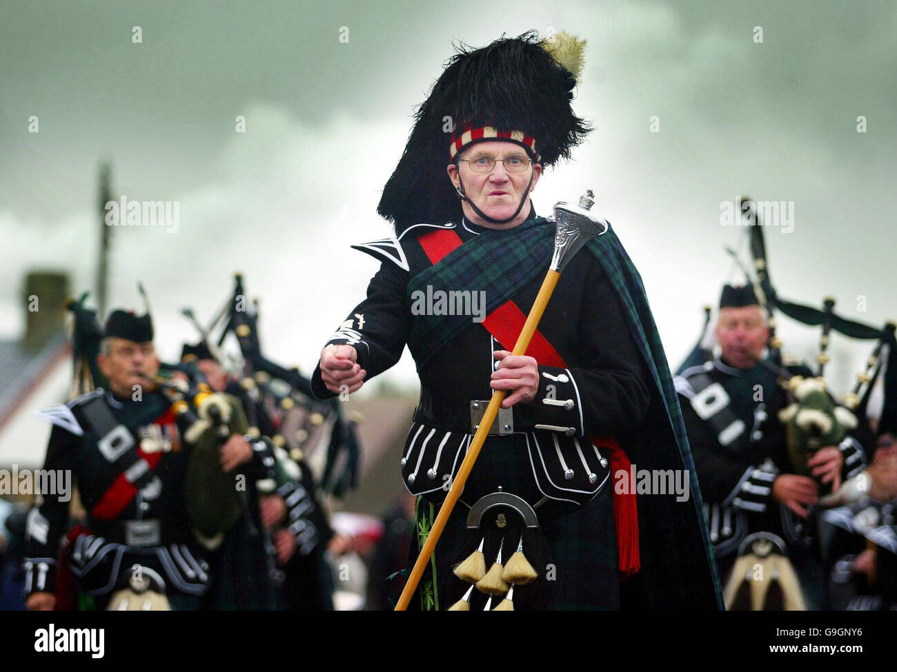 Military pipe band heads to war memorial unveiling. A military pipe ...