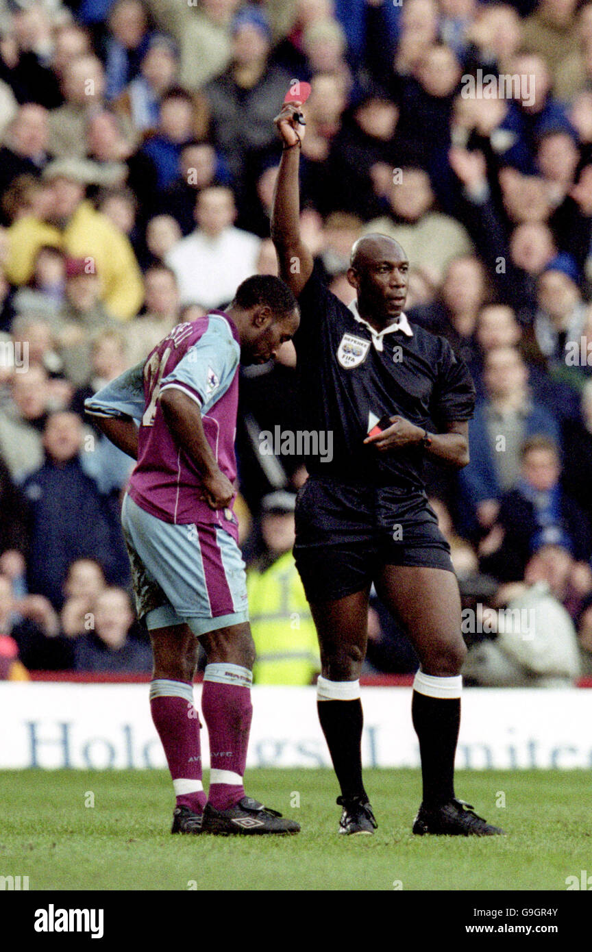 Uriah rennie red card hi-res stock photography and images - Alamy