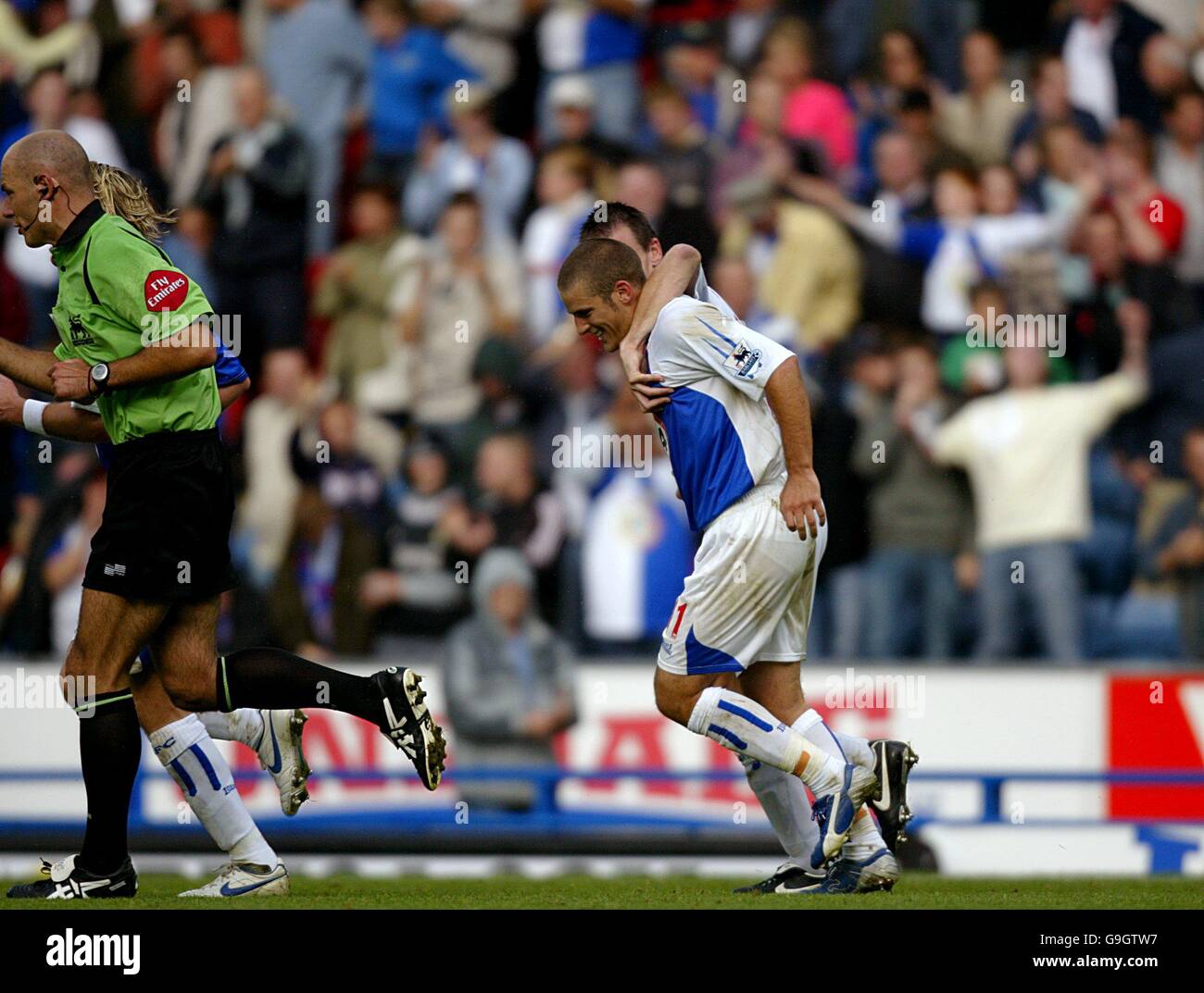 David bentley of blackburn celebrates his goal hi-res stock photography ...